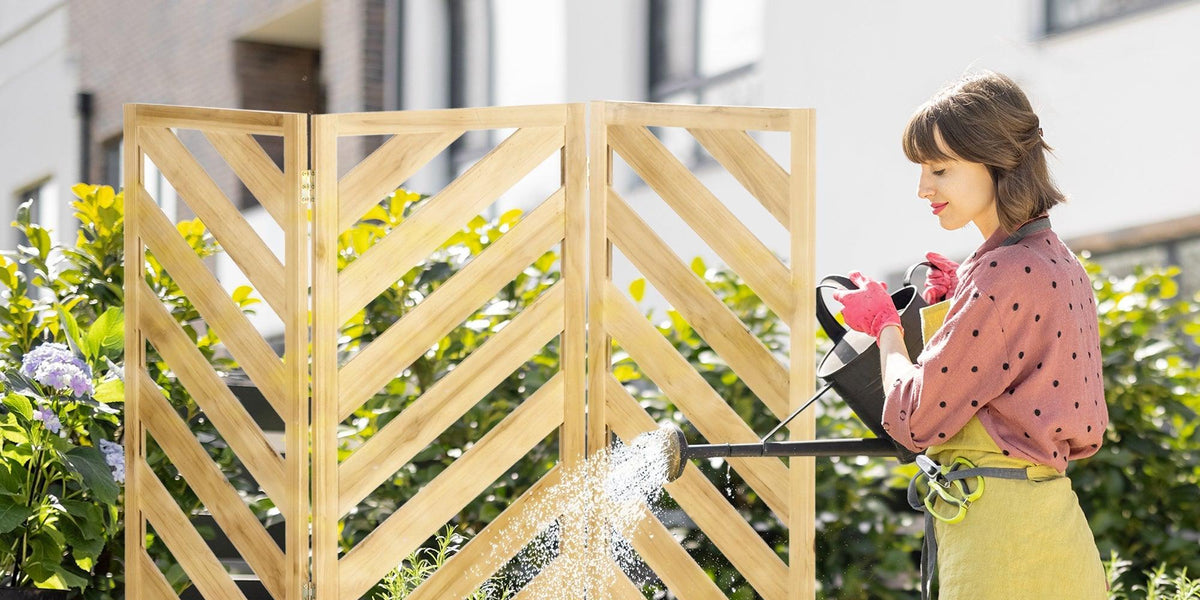 Freestanding Outdoor Privacy Screen with 4 Self-Draining Planters, 3 H